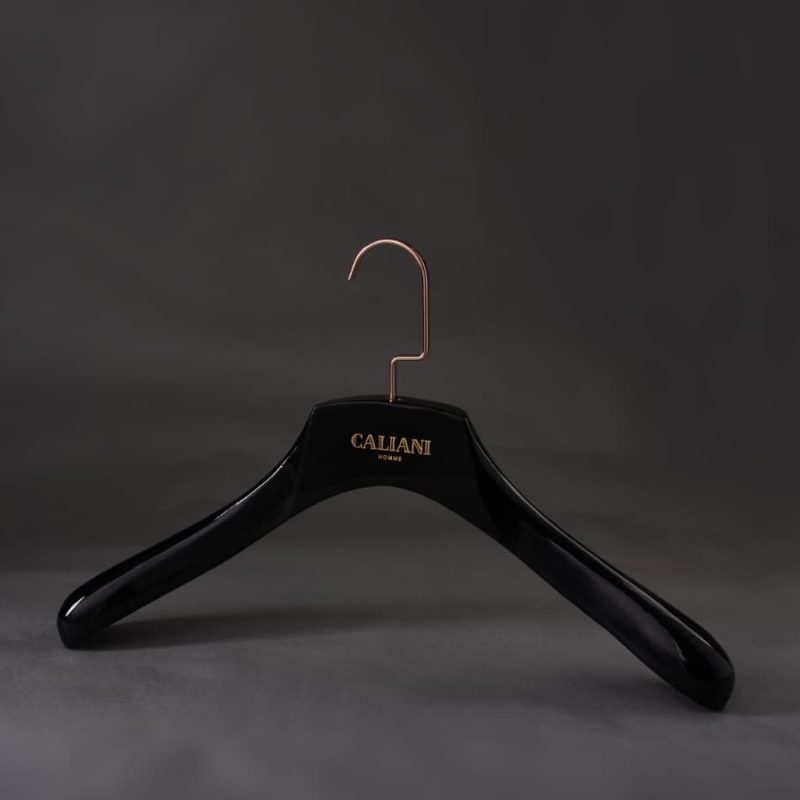 A Sourcing Professional's Guide to Hanger Materials: Wood vs. Metal vs ...